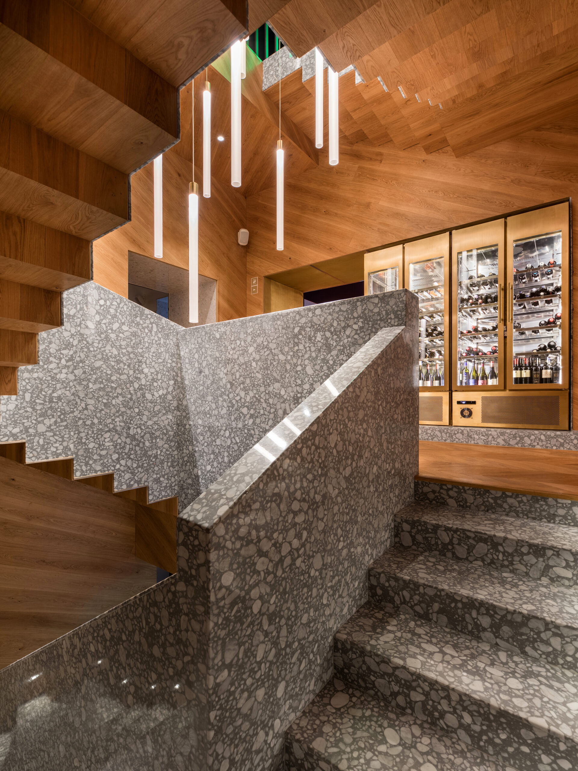 Marble agglomerate stairs, a winning choice for every type of space